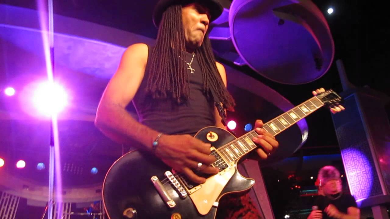 80z All Stars-Walk This Way - YouTube