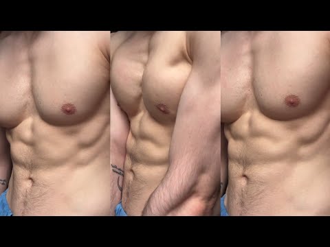 Pamer perut sixpack dan otot dada