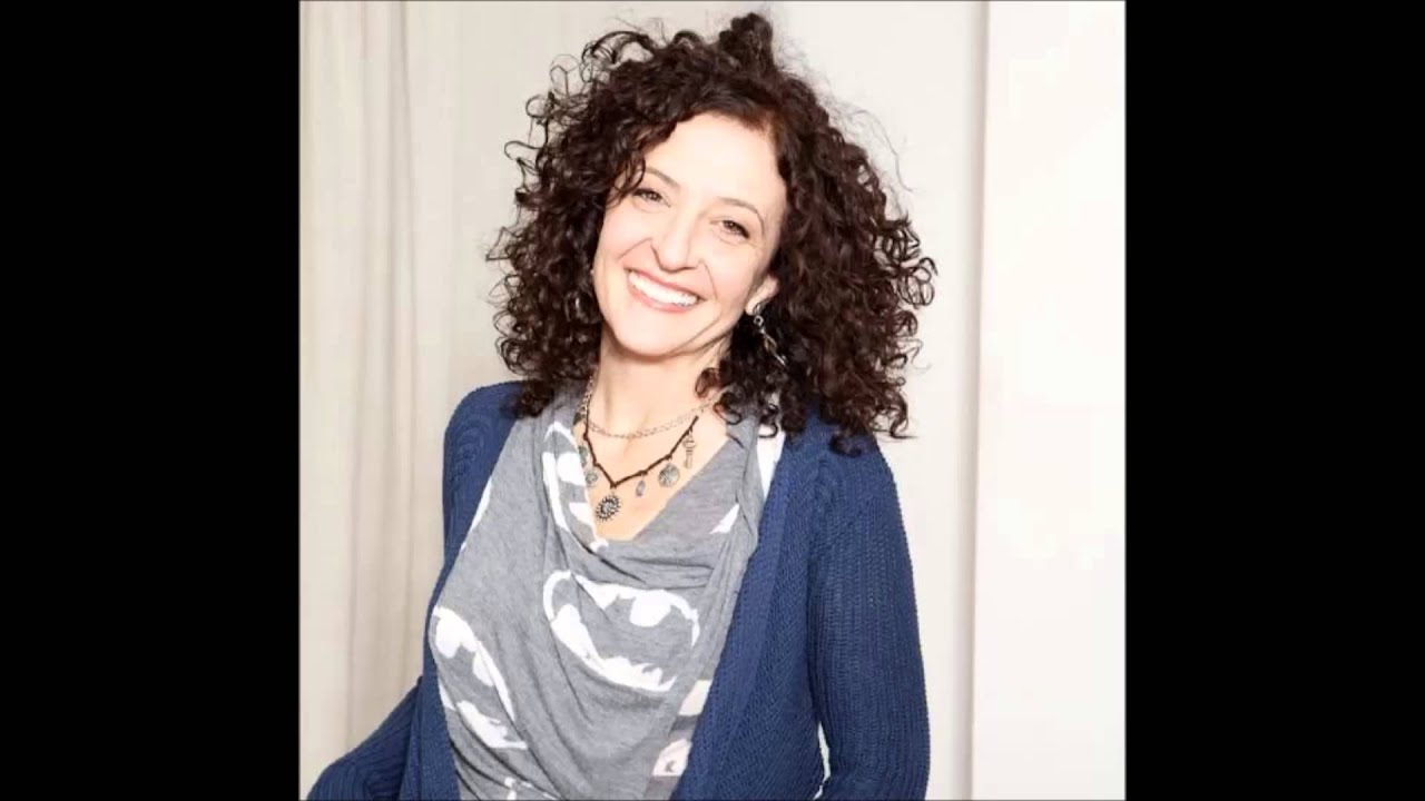 Using Body Language to Create Attraction w/ Patty Contenta - YouTube