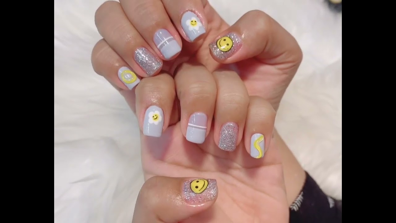 Short simple smiley gel nail polish - YouTube
