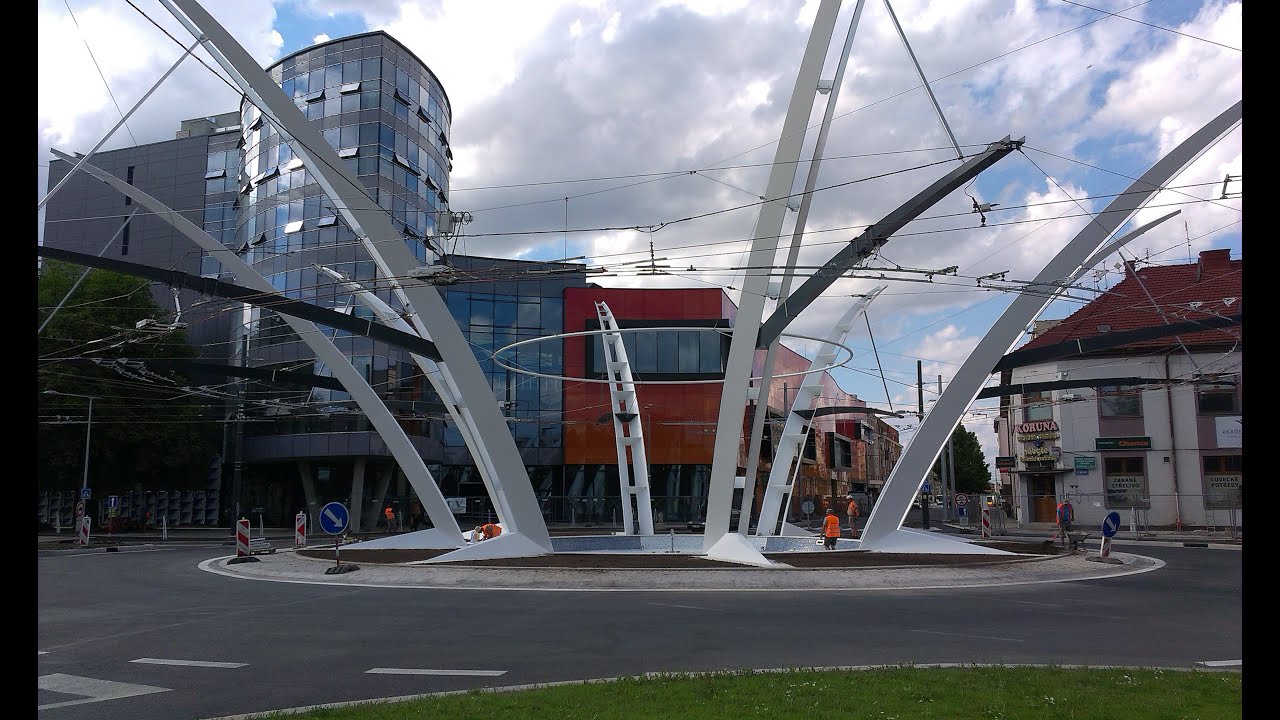 Aupark a křižovatka U Koruny stavba dokončena OC Hradec Králové U 11.č ...