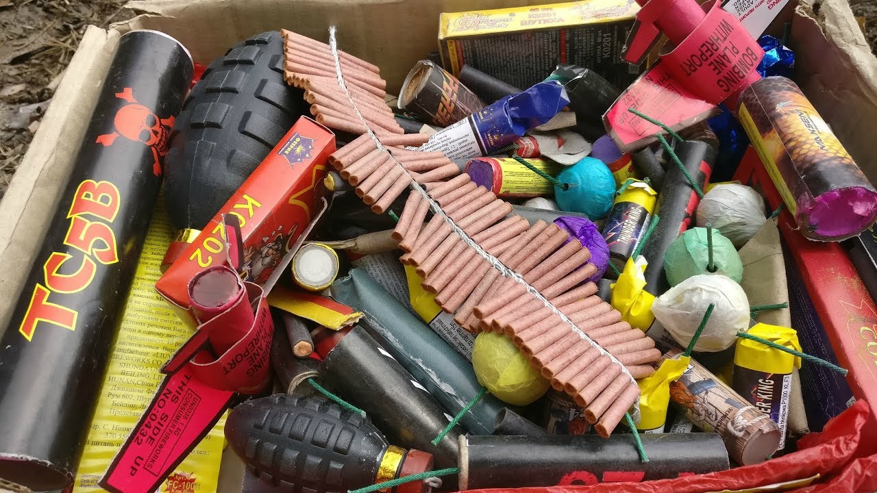 EXPERIMENT: BIG FIRECRACKER UNDERGROUND🔥 - YouTube