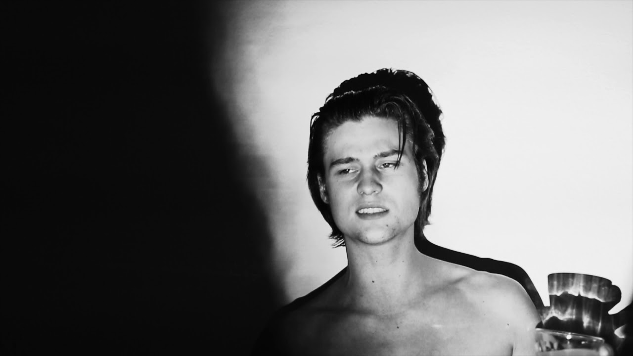 The Buggs - Bumblebee Bumbershoot (Official Video) - YouTube