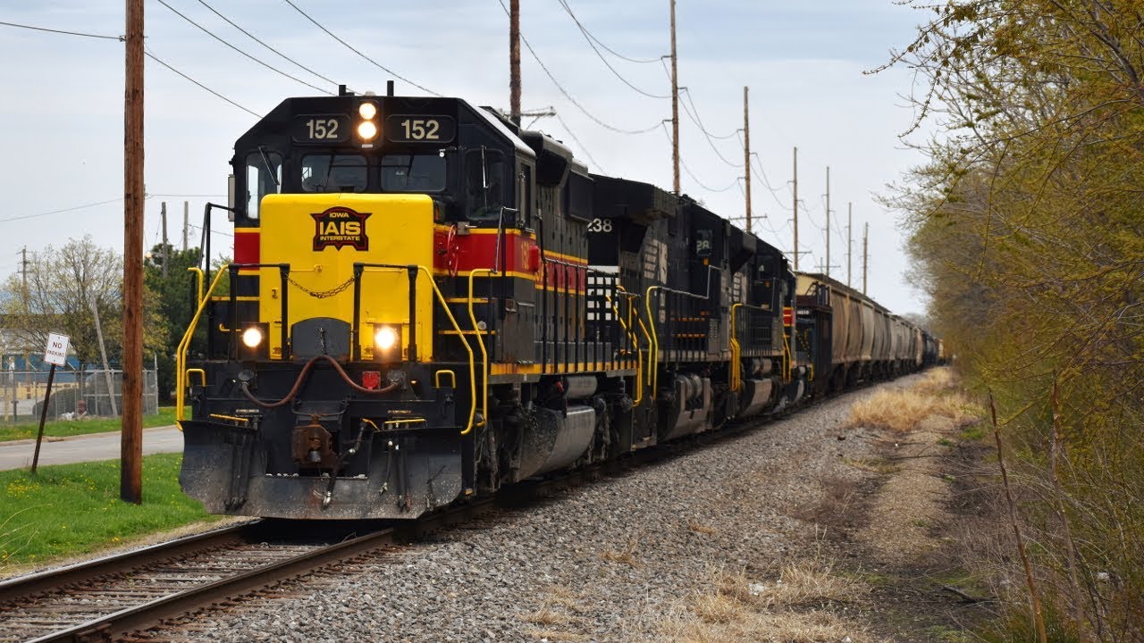 IAIS 152 (SD38-2) Leads SISW between East Moline and Moline! - YouTube