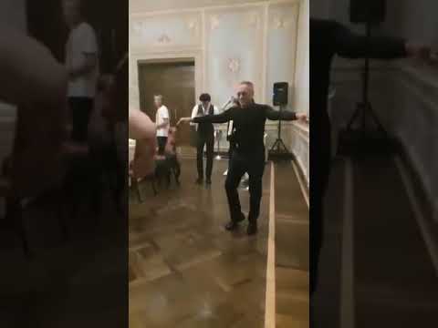 Van Dammın azərbaycanlı qudası ilə rəqsi