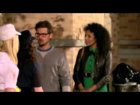 Max kissed Johnny 2 broke girls - YouTube