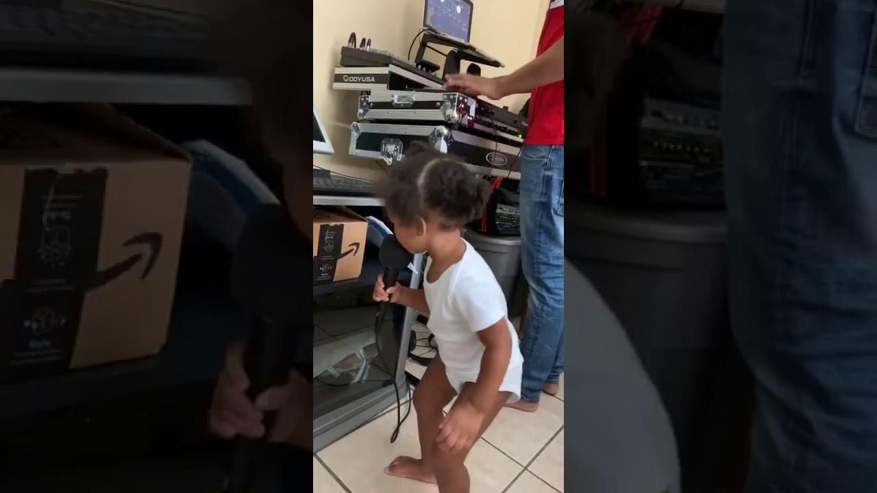 1 year old baby djing and dancing to Reggae #LifeOfKalaniAriana - YouTube