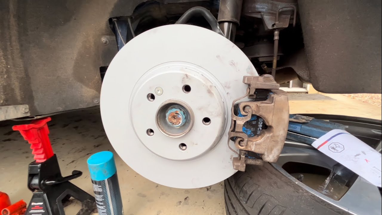 Mercedes GLC 250 brake pads and disc rotor replacement - YouTube