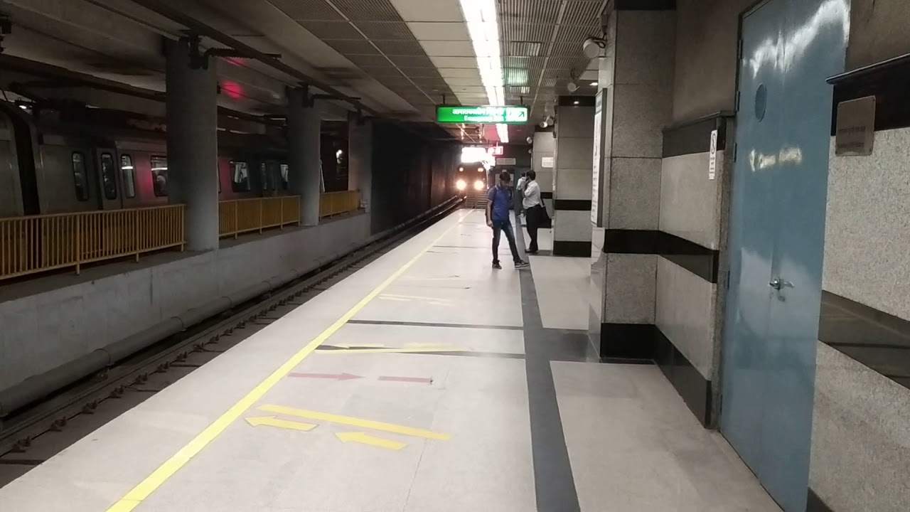 Mandi House Metro Station - train entering into the tunnel - YouTube