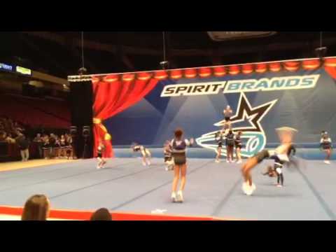 Top dog cheer routine - YouTube