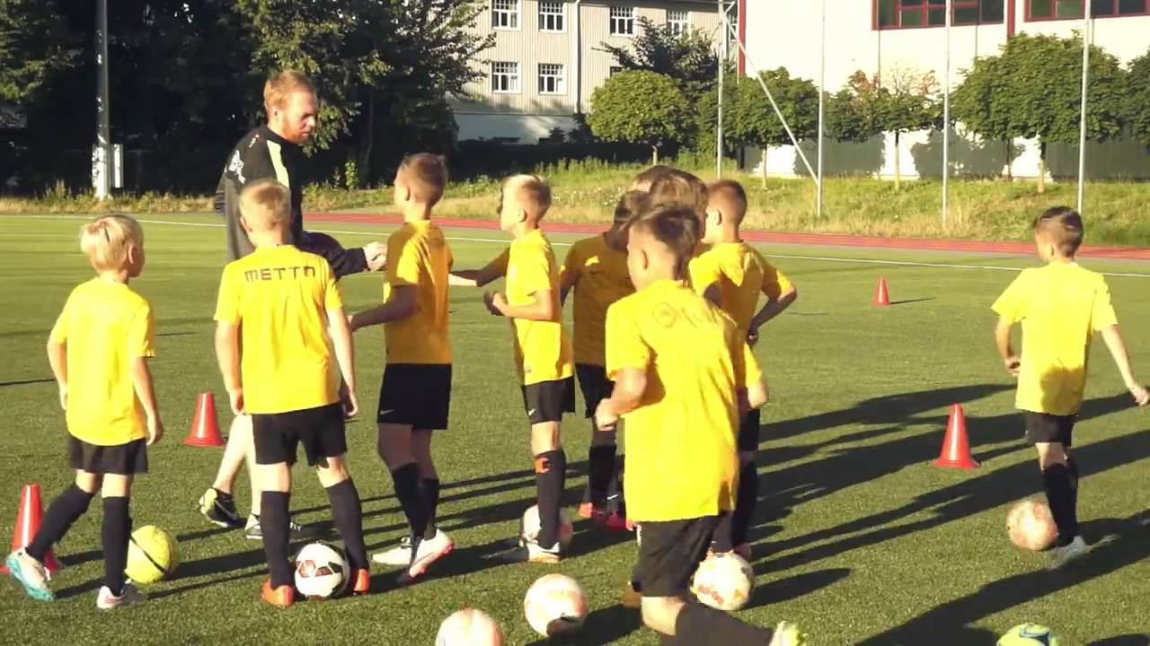 Futbola skola Metta aicina zēnus un meitenes uz futbola nodarbībām HD ...