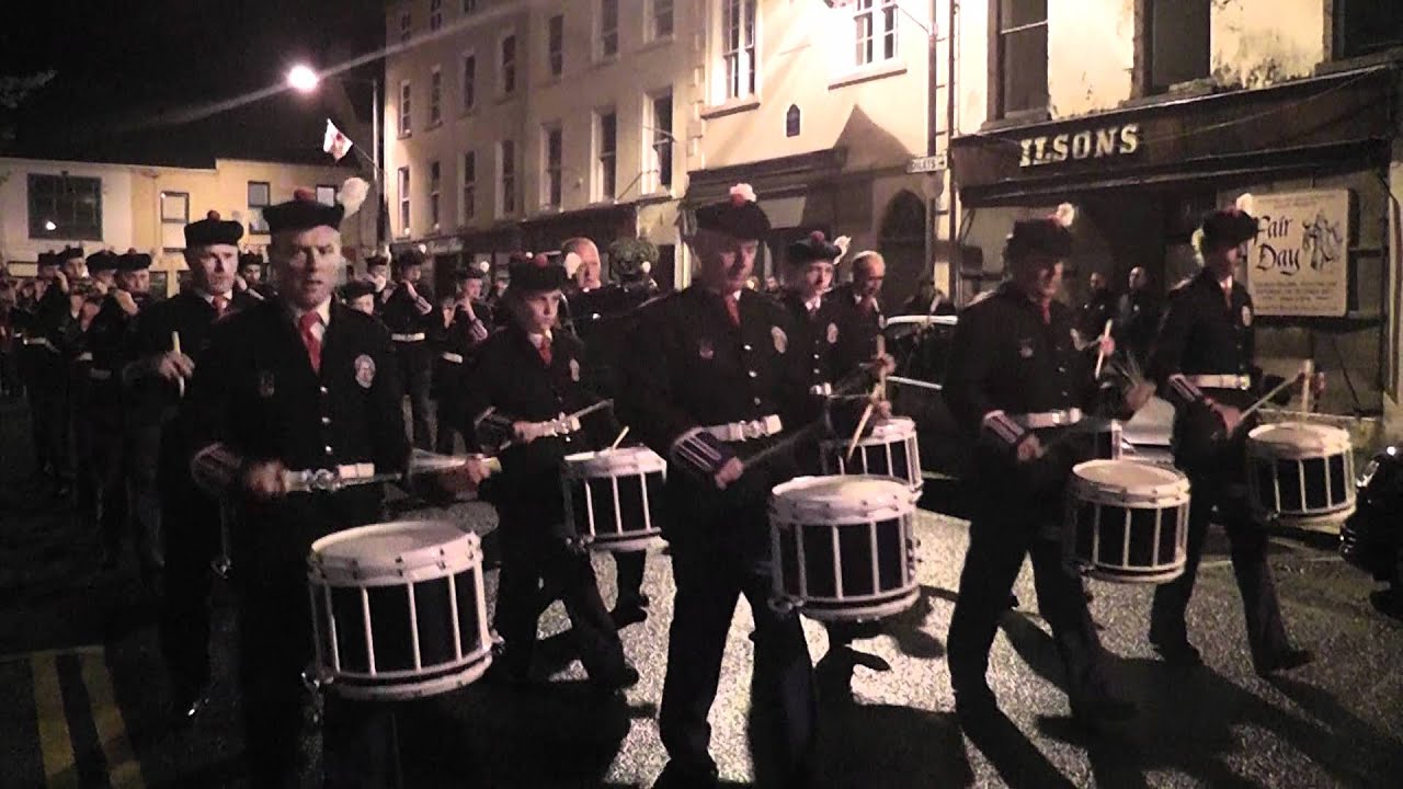 Red Hand Defenders FB Downpatrick @ Moneyslane FB Parade 2011 - YouTube