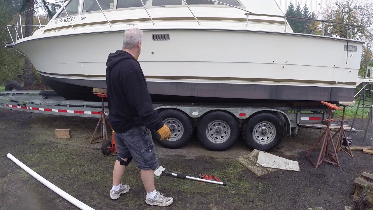 How to load a dry boat on a trailer - YouTube