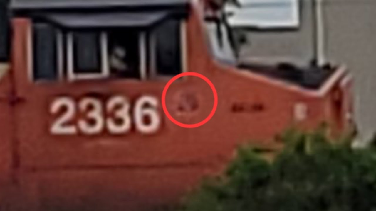 (Wisconsin Central Sticker Unit) CN 422 - 2336/2255/2316 In Burlington ...