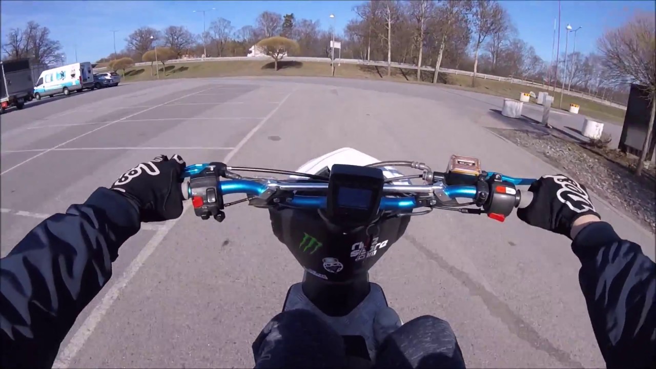 Yamaha slider stunt | Training wheelies - YouTube