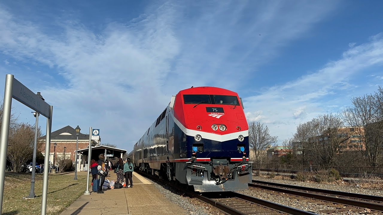 Evening Amtrak in Alexandria ft. Phase VII AMTK 75 & AMTK 82 - YouTube