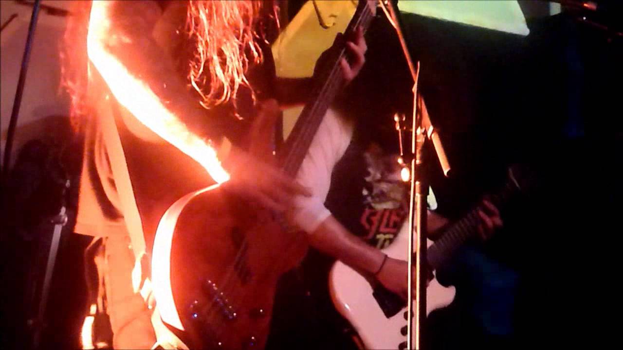Hull - "Legend of the swamp goat" [HD] (Berlin 25-04-2014) - YouTube