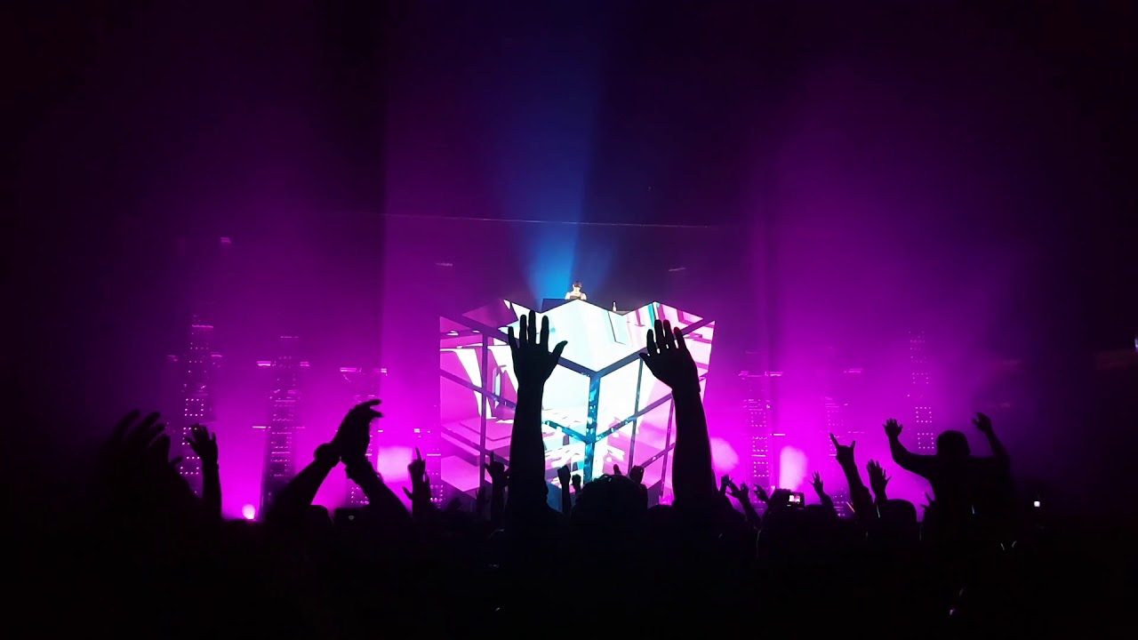 deadmau5 Live in Vancouver - Polaris - YouTube