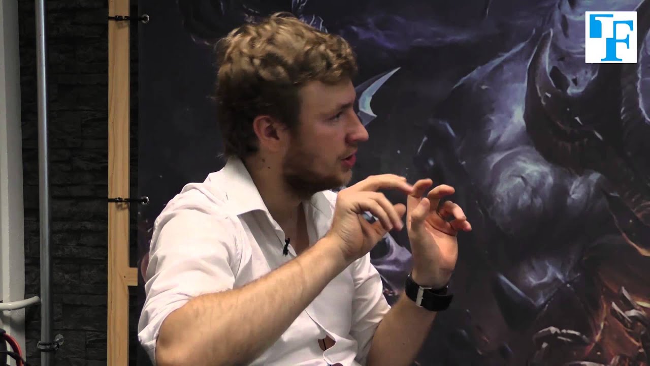 Fachjournalist: Interview mit E-Sport-Kommentator Maxim Markow - YouTube