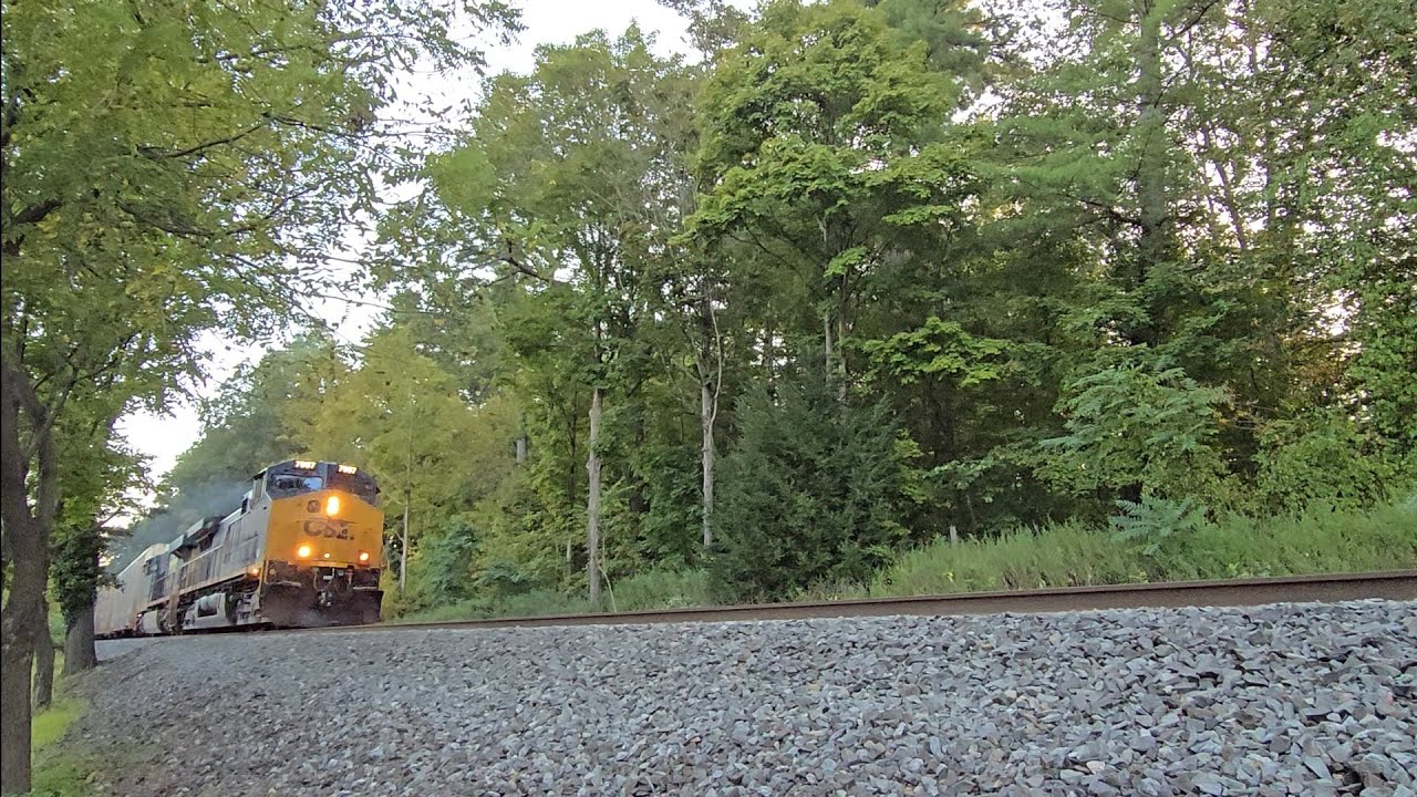 CSX Freight Train Locomotive 7087 brushing past Saugerties NY (ASMR) 9. ...