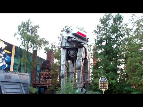 LIFESIZE STAR WARS EMPIRE STRIKES BACK AT-AT WALKER @ DISNEY - YouTube
