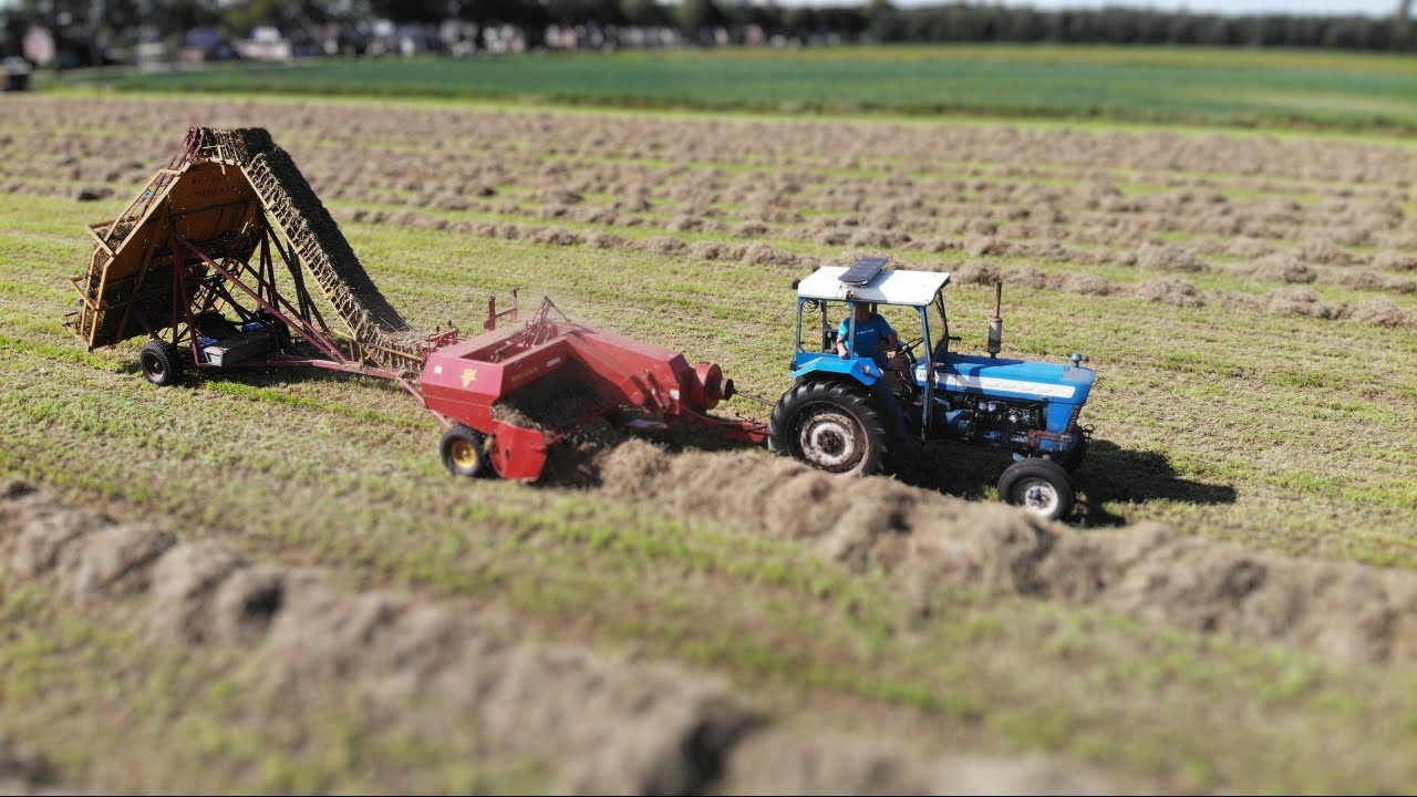 Ford 5000 met Welger AP 71 en Meijer balen verzamelwagen! Hooi Persen ...