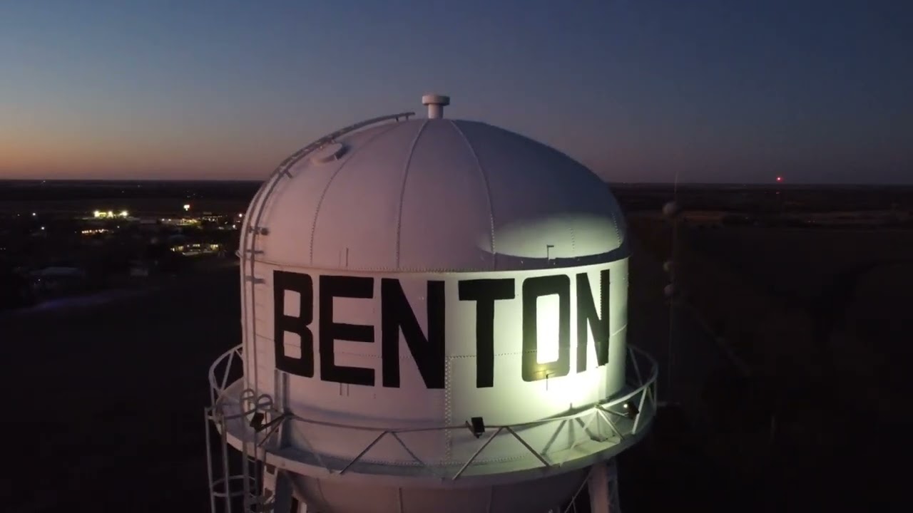 Benton water tower. - YouTube