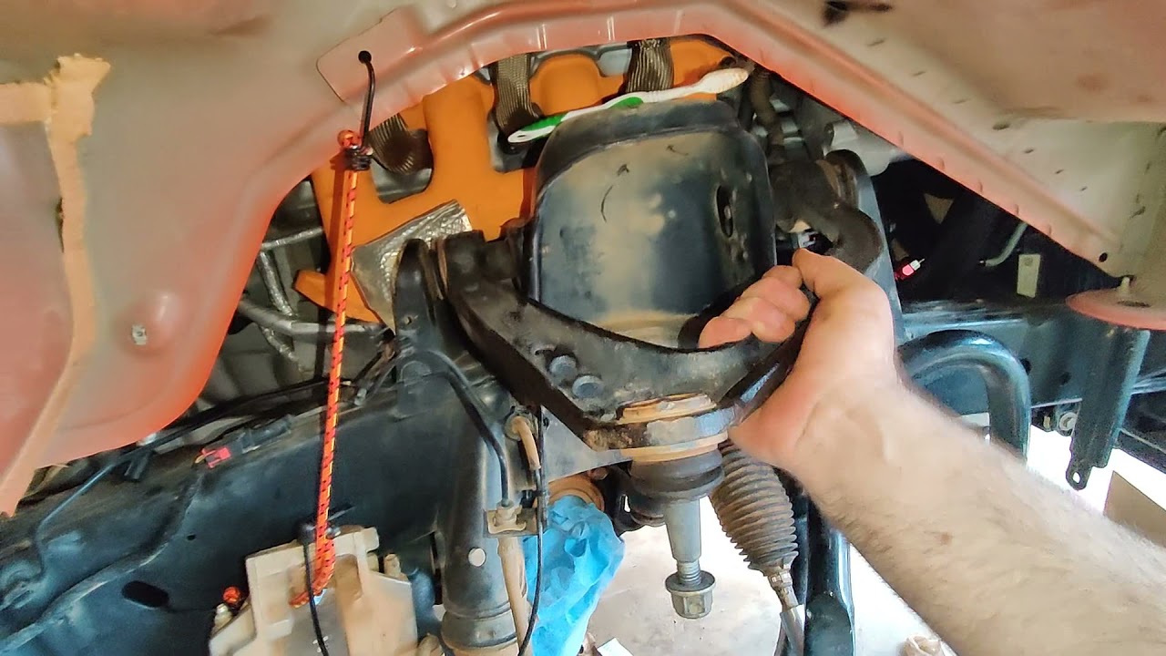Colorado: Upper Control Arm Adjustment for Lift - YouTube