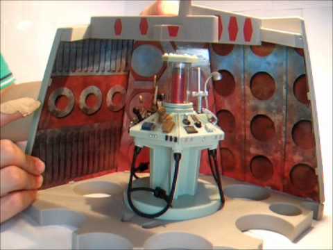 Doctor Who Junk TARDIS playset review - YouTube