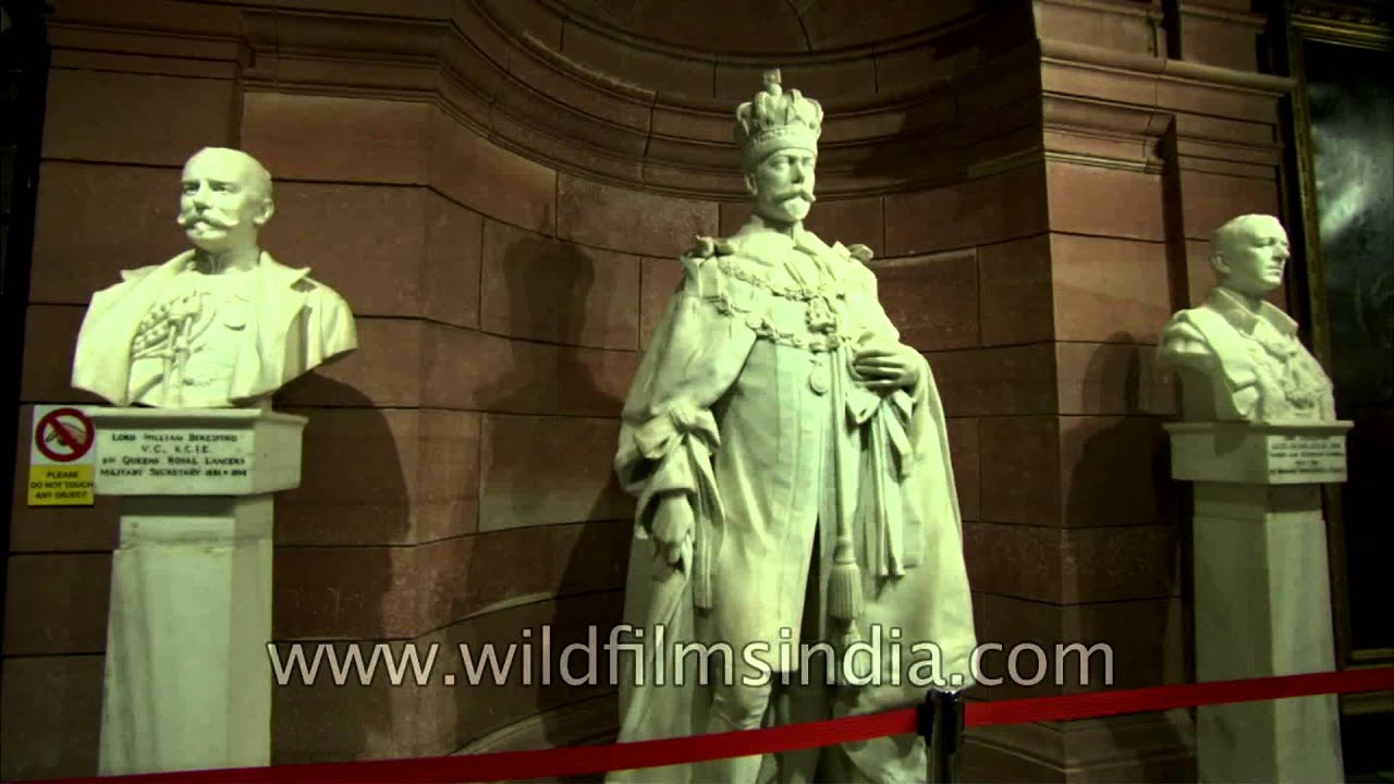 Marble statue of King George V and other British royalty - YouTube