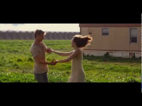 The Host Movie Clip - Kissing in the Rain