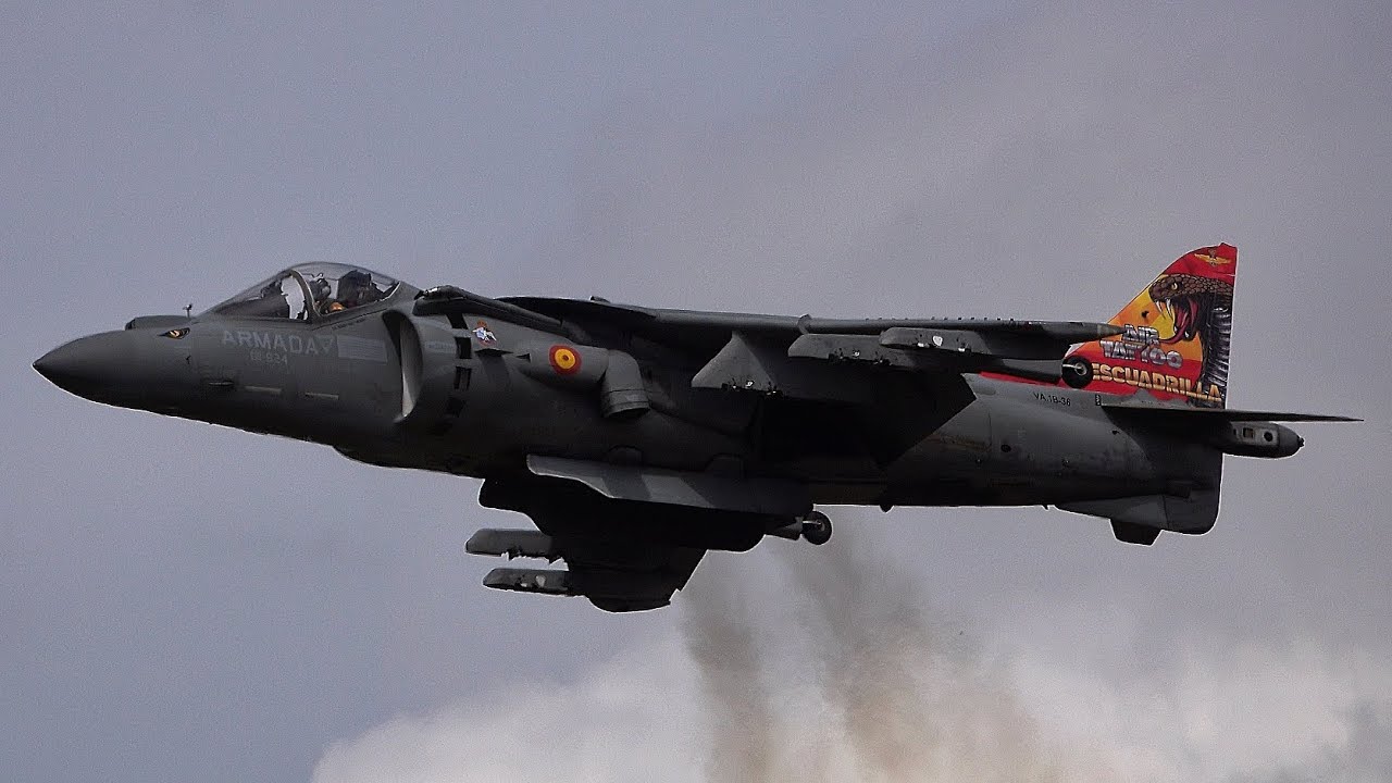 RIAT 2024 - SPANISH AV8B HARRIER STUNNING DISPLAY - 21/7/24 4K - YouTube