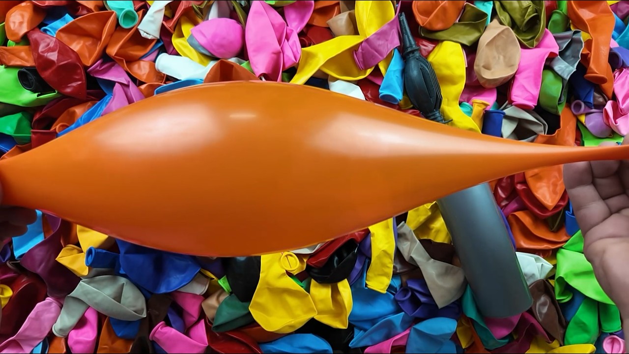 Playing with balloons and Balloon bursting #balloon #satisfying - YouTube