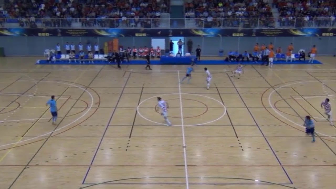 Switching the side in Futsal - YouTube