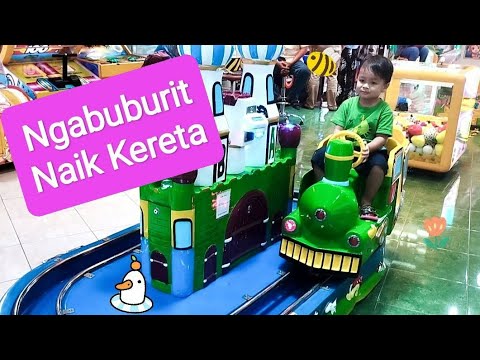 Ngabuburit Naik Kereta Api Tut Tut Tut dan Main di Funworld CCM - YouTube