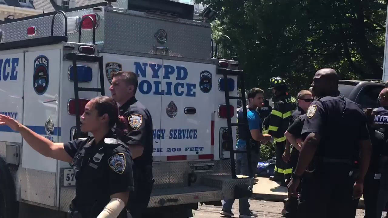 Raw video: Massive NYPD response at Staten Island Courthouse - YouTube