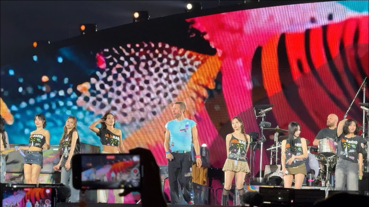 Coldplay & TWICE - WE PRAY (Live in Seoul, Korea 20250424) - YouTube