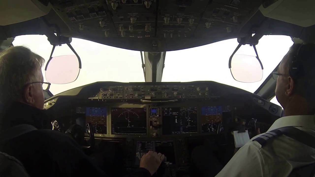 787 CAT III Autoland ORD - YouTube