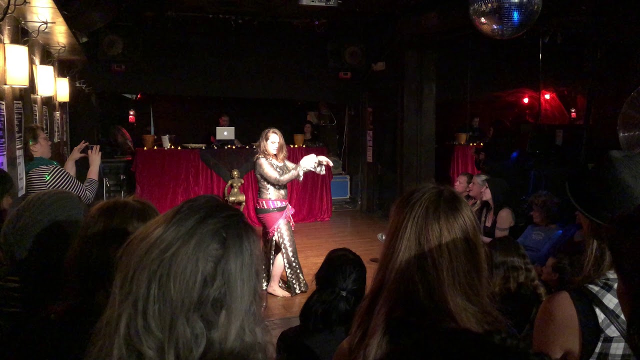 Laura Elisabeth at Underground Nomads' 5 Year Anniversary - YouTube