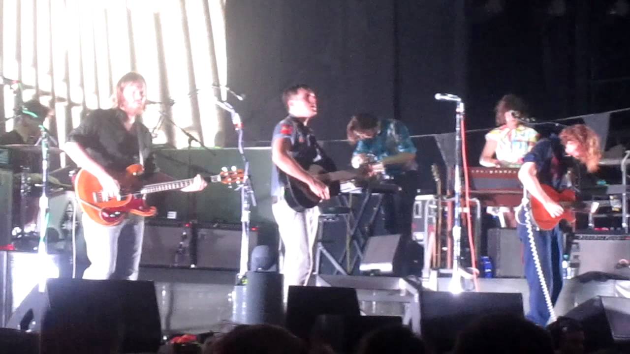 Arcade Fire - Intervention (live at Wiesen) - YouTube