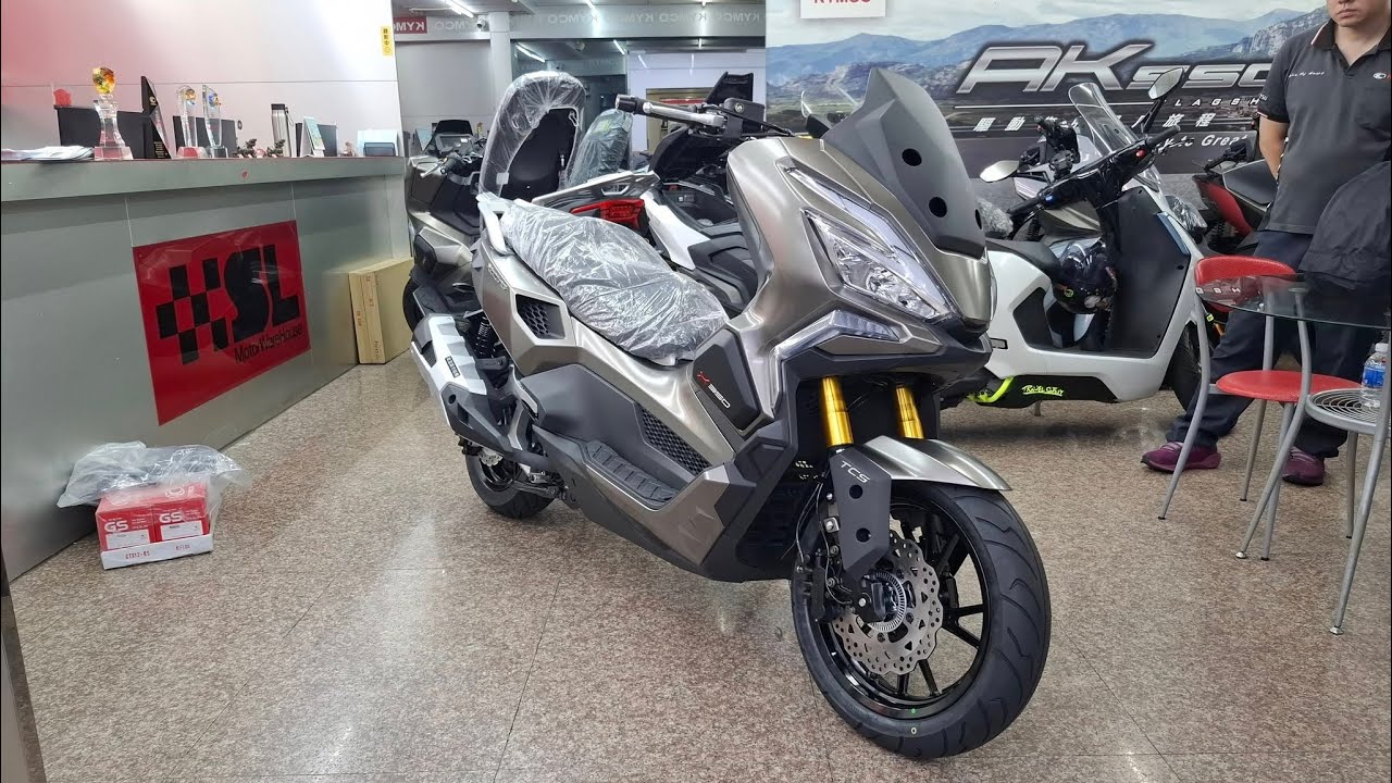 【兩輪試駕】KYMCO Xciting X350 沉浸式開箱 & 身高165cm跨坐演示 - YouTube