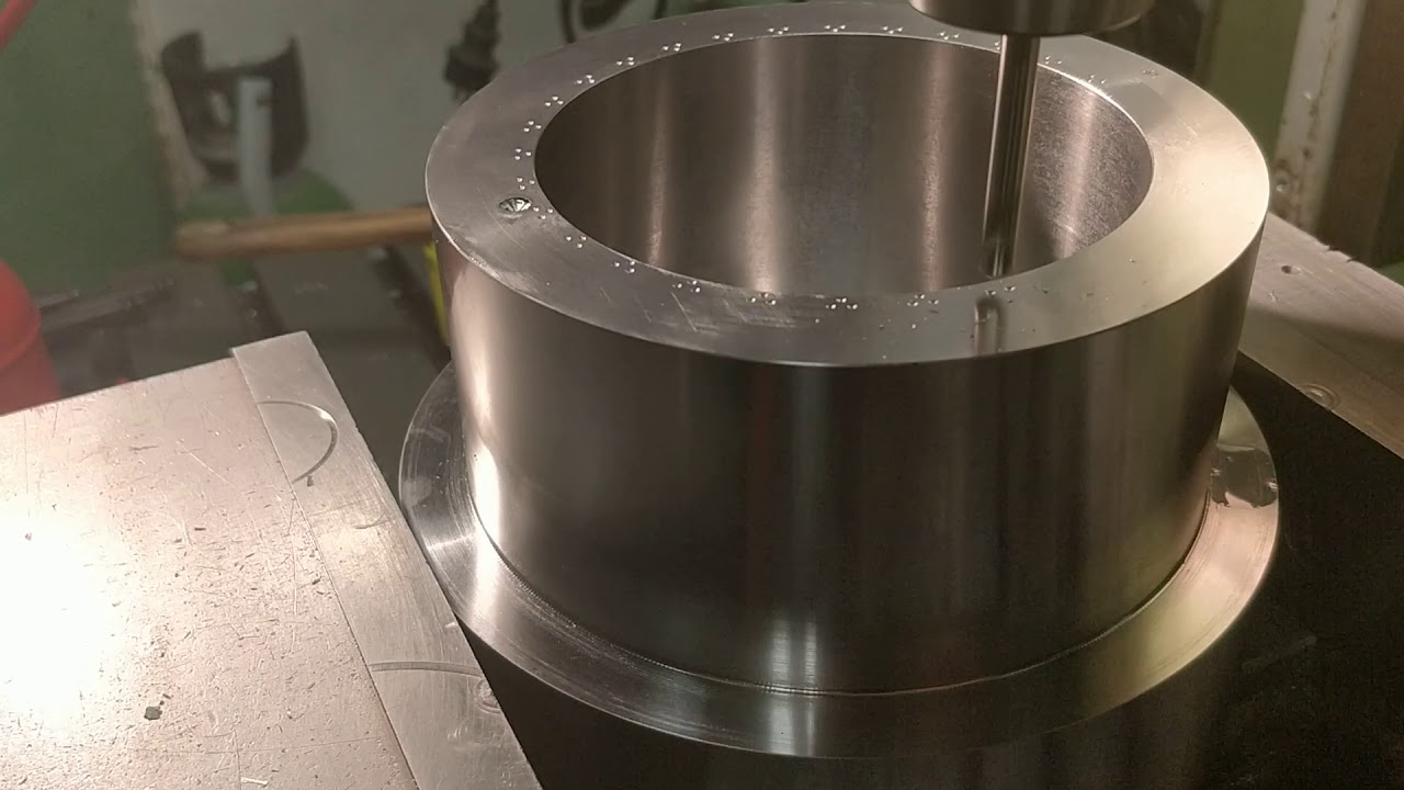 Deckel FP4A Spot drilling - YouTube
