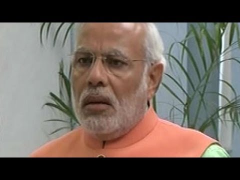 Narendra Modi: Does Sonia Gandhi wear skull cap? - YouTube