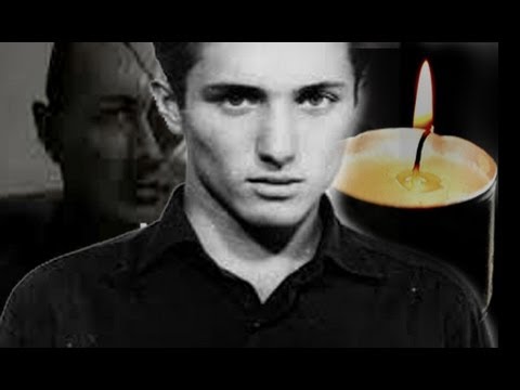 ASSI DAYAN-אסי דיין הובא למנוחות לצד אביו בדרכו האחרונה - YouTube