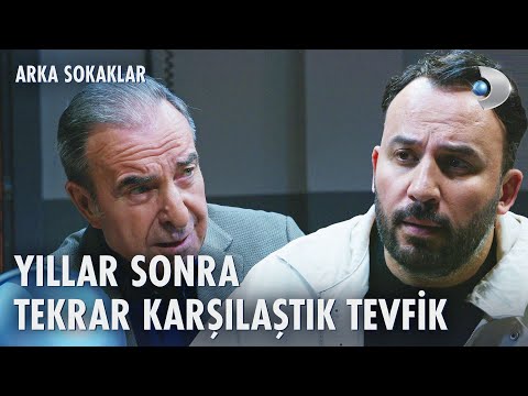 Rıza Baba ile Tevfik'in geçmiş hikayesi | Arka Sokaklar 675. Bölüm