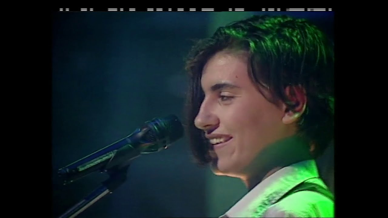 Elastica 'Line Up' Top of the Pops (1994) HD - YouTube