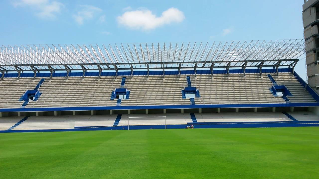 El nuevo estadio Capwell desde el centro de la cancha (24-Agosto-2016 ...
