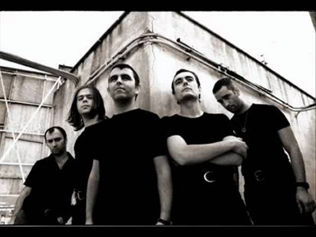 Bloody Hawk's 'Ανάγκη να σε δω' sample of Ενδελέχεια's 'Τι τραγούδι να ...