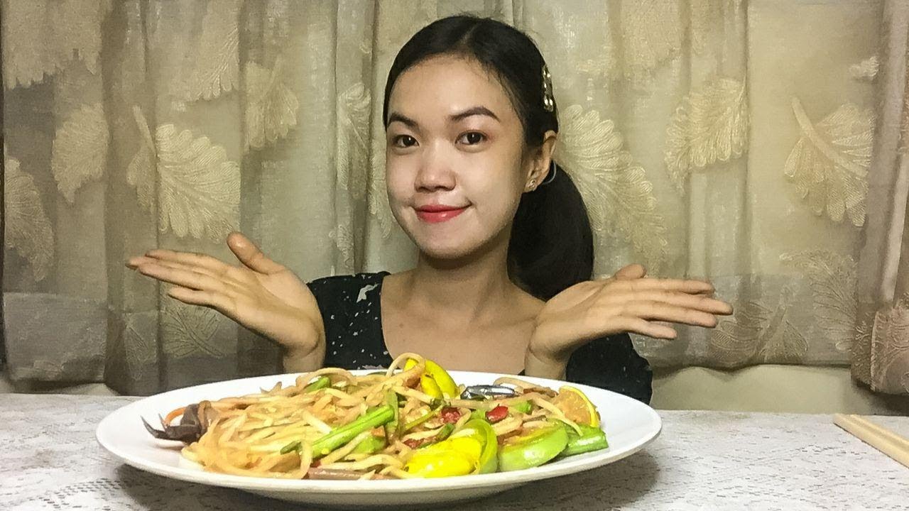Eating Green Papaya Salad 2 | EATING SHOW - YouTube