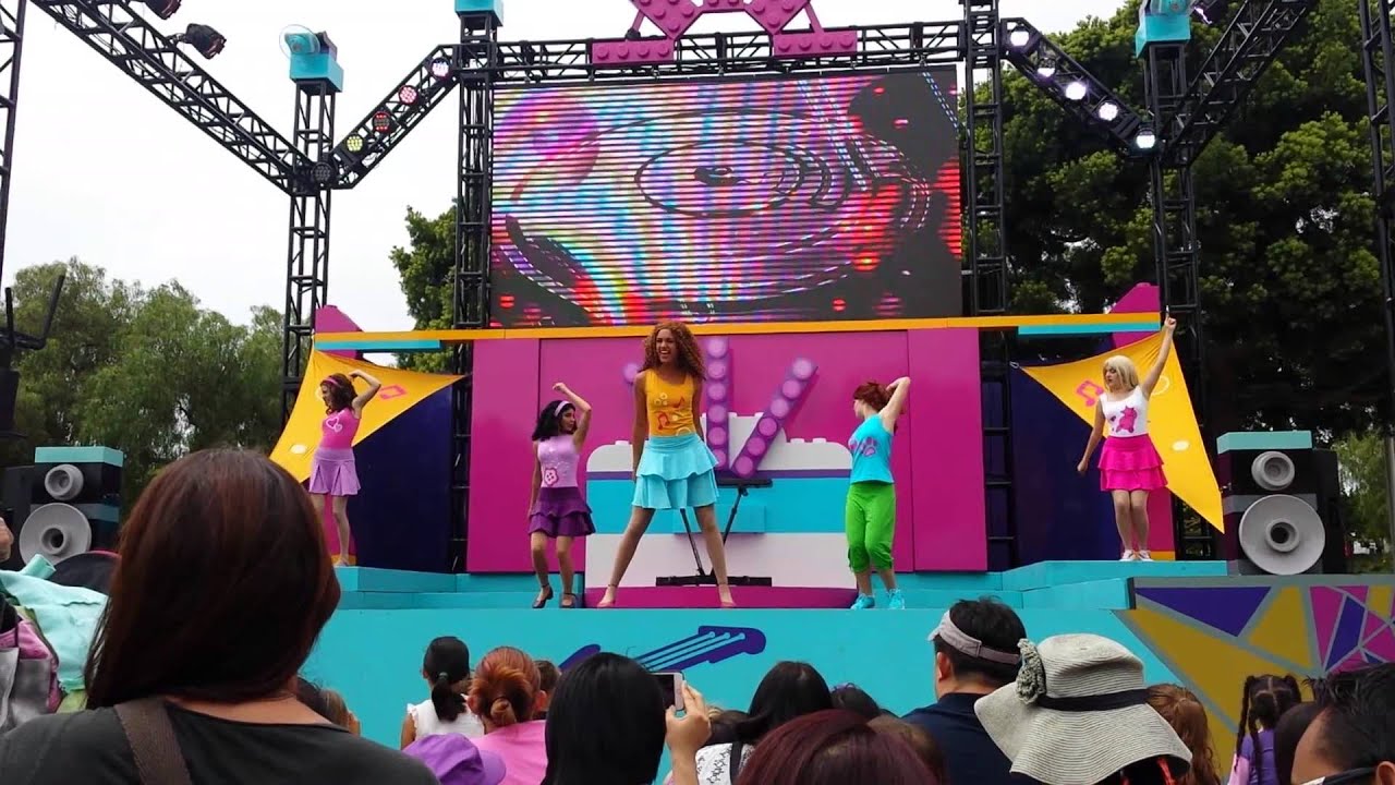 Lego Friends Live Show @ Legoland California - YouTube